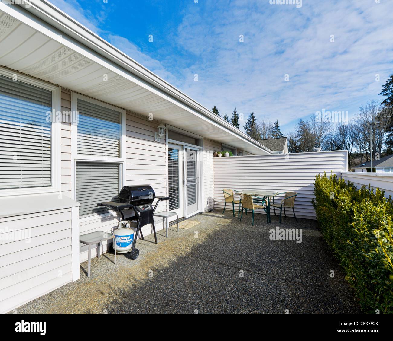 Back residential building blue hi-res stock photography and images - Alamy