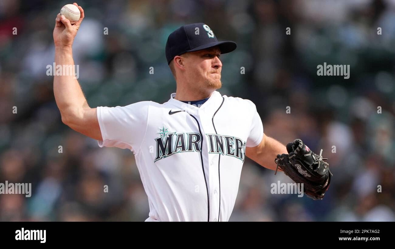 Seattle Mariners relief pitcher Trevor Gott throws against the Los ...