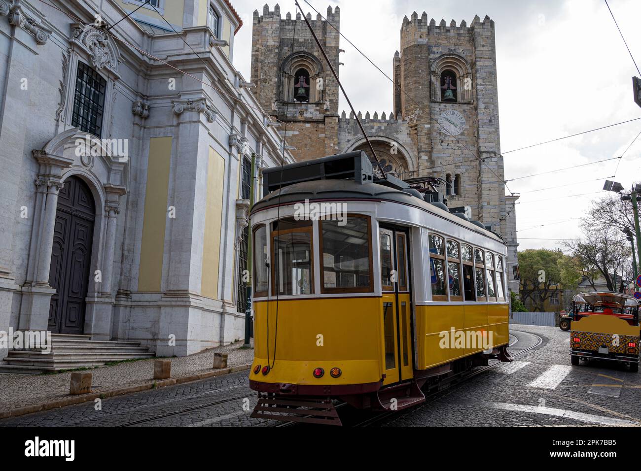Lisbon portugal yellow trolley hi-res stock photography and images - Alamy