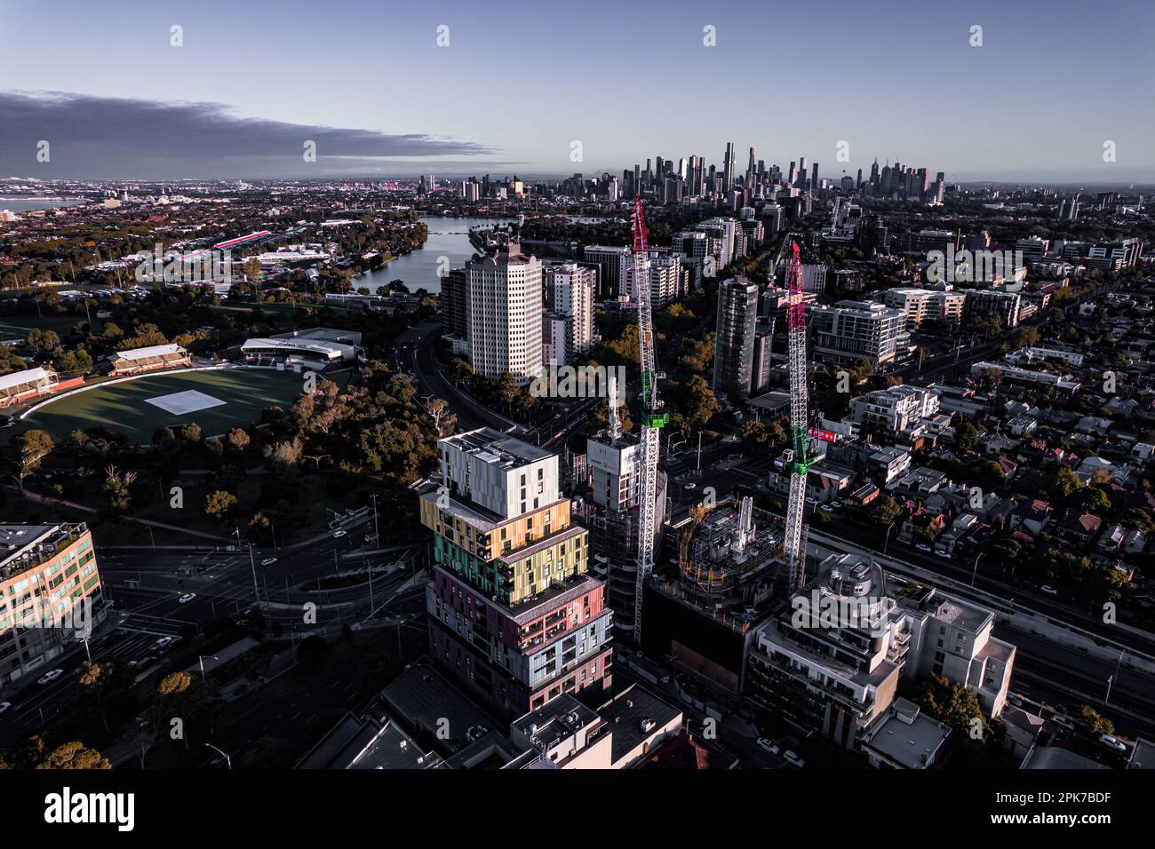 The skyline of Melbourne with construction cranes in the foreground ...