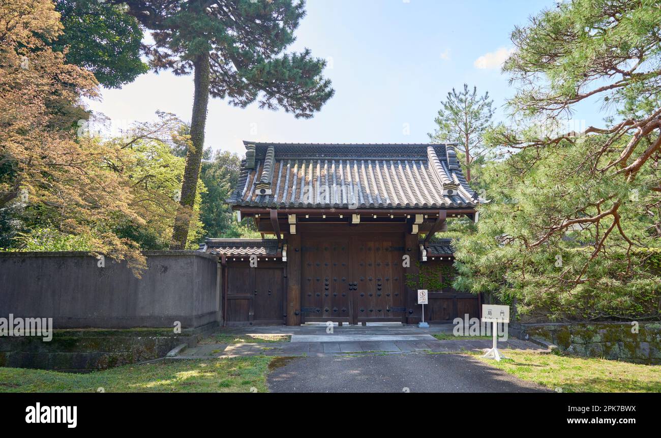 Edo castle gate hi-res stock photography and images - Alamy
