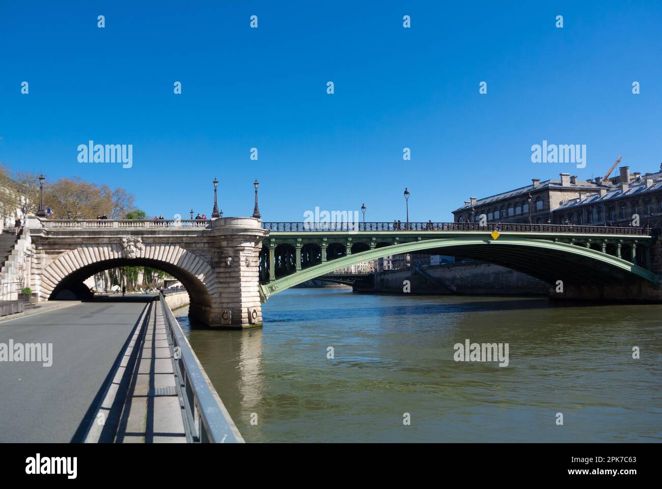 Seine pedestrian bridges hi-res stock photography and images - Alamy