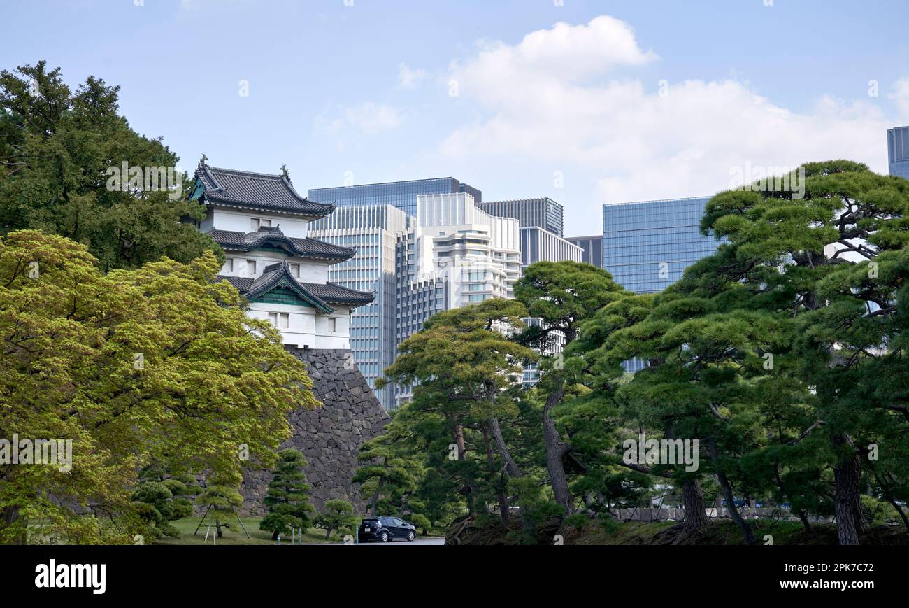 Contrast, vintage and modern buildings in Tokyo Stock Photo - Alamy