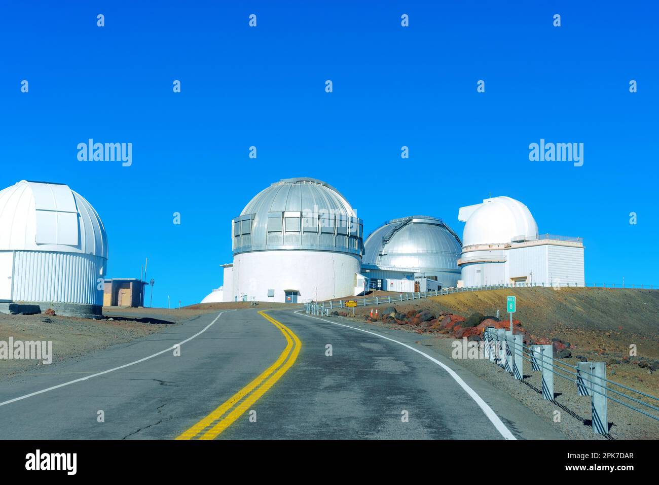 World-renowned astronomical research facilities at the summit of Mauna ...