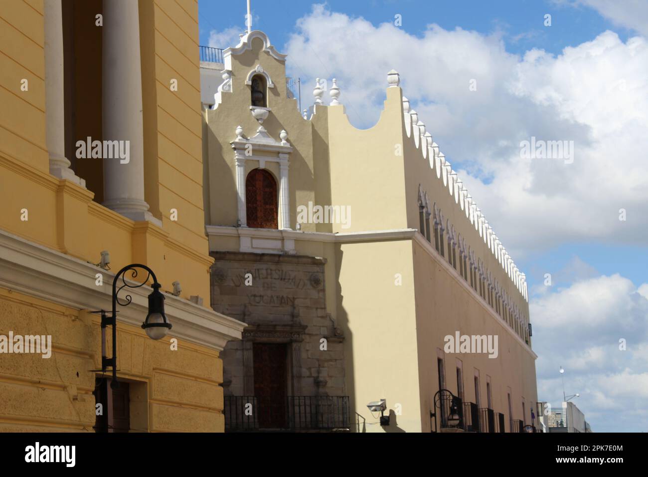 Traditional style of building hi-res stock photography and images - Alamy