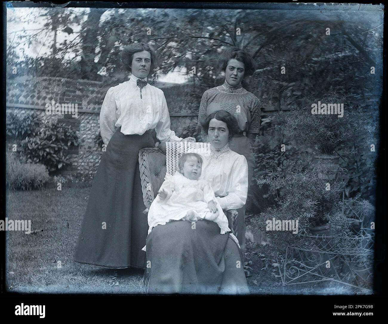 Early 1900s baby hi-res stock photography and images - Alamy