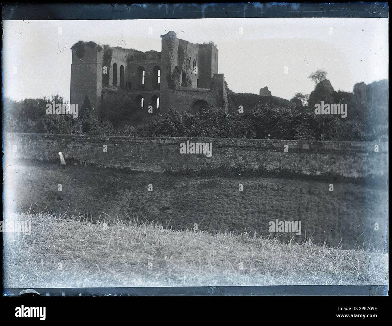 Kenilworth castle keep hi-res stock photography and images - Alamy