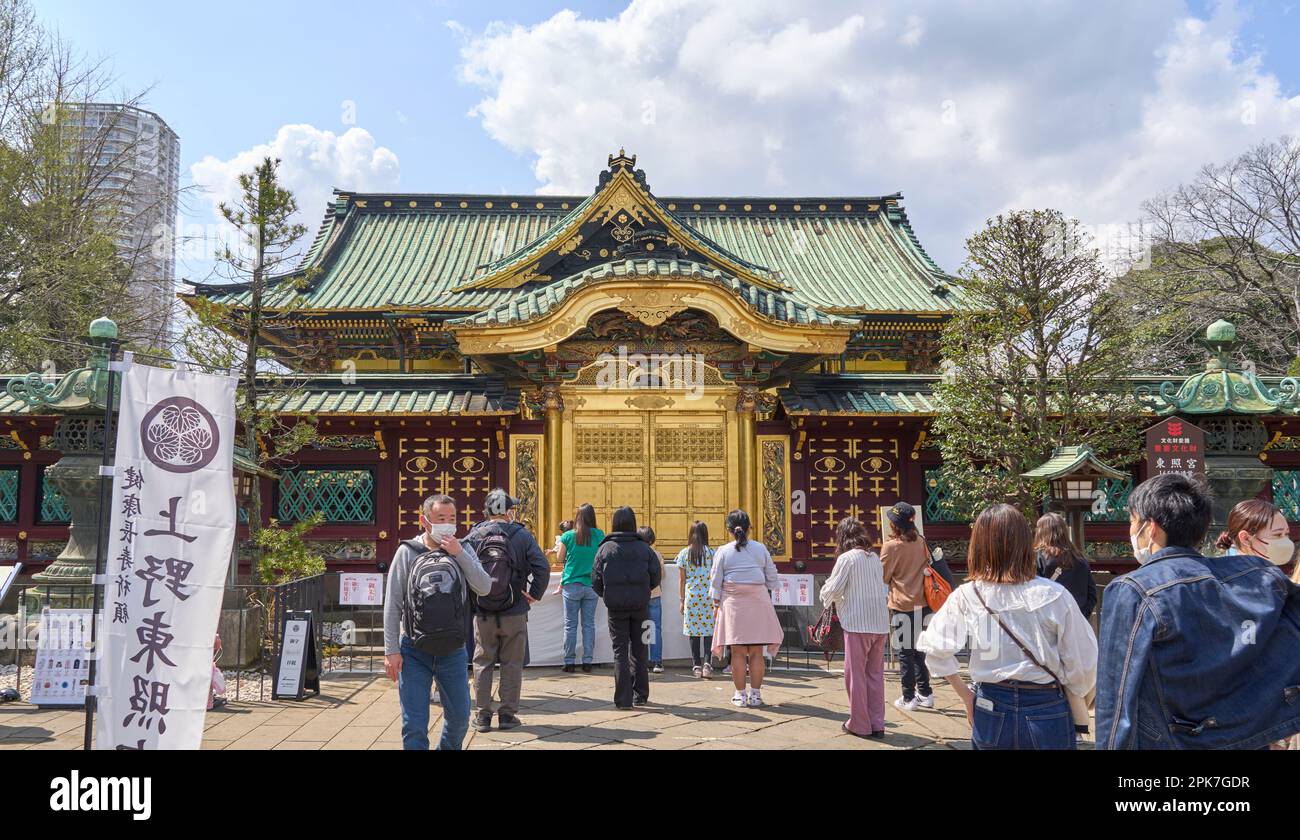Tourists at Ueno Toshogu Temple Stock Photo - Alamy