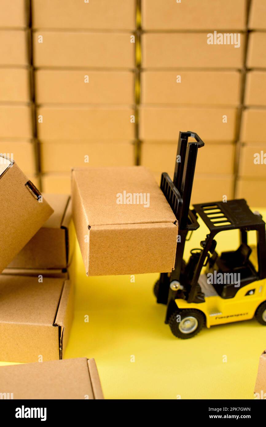 Deliver delivering sorting hi-res stock photography and images - Alamy