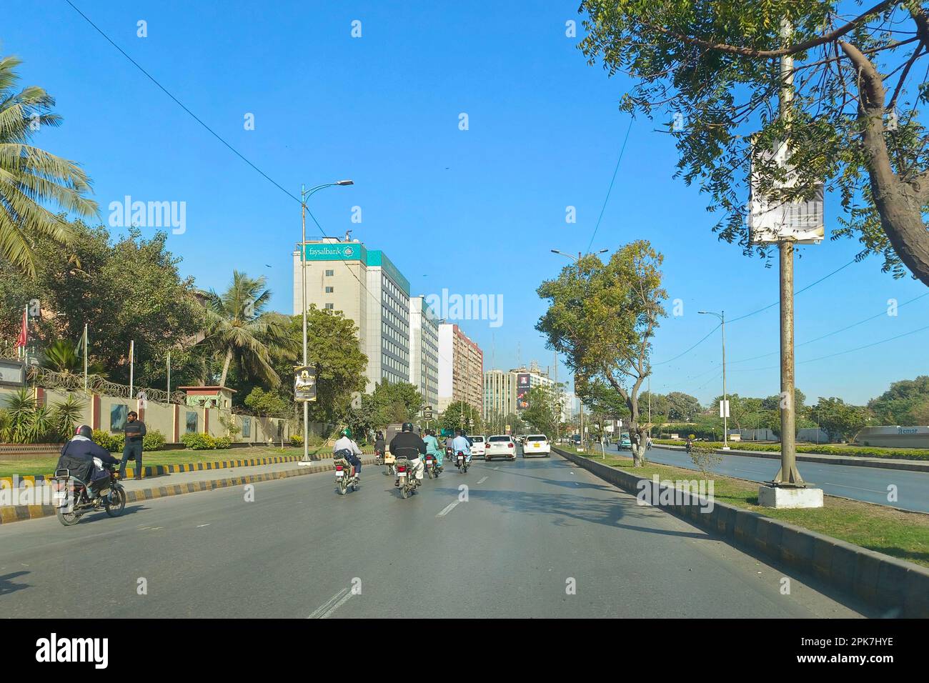 Karachi Shahra e Faisal Road. Karachi roads and traffic Stock Photo - Alamy