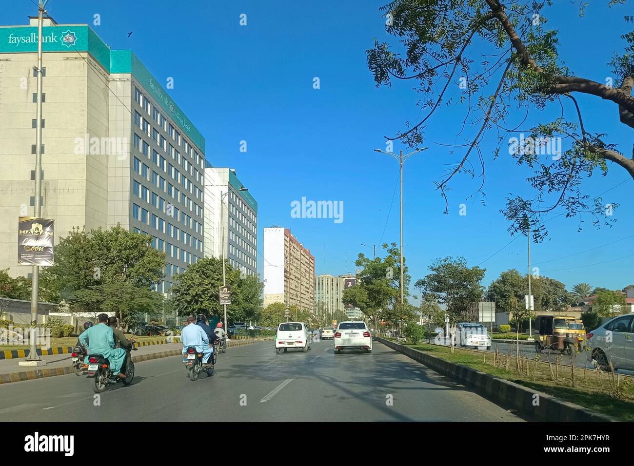 Karachi Shahra e Faisal Road. Karachi roads and traffic Stock Photo - Alamy