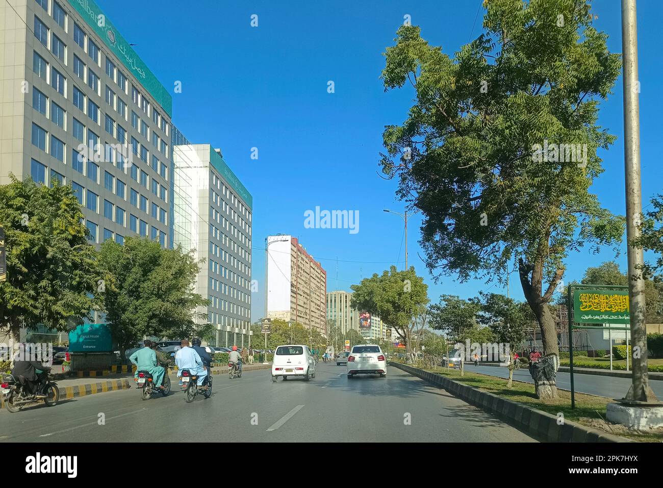 Karachi roads hi-res stock photography and images - Alamy