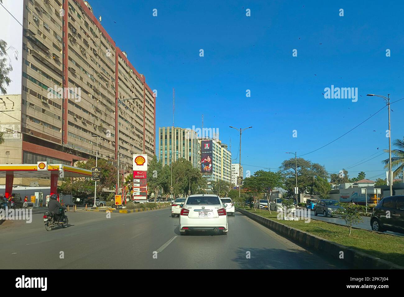 Karachi roads hi-res stock photography and images - Alamy