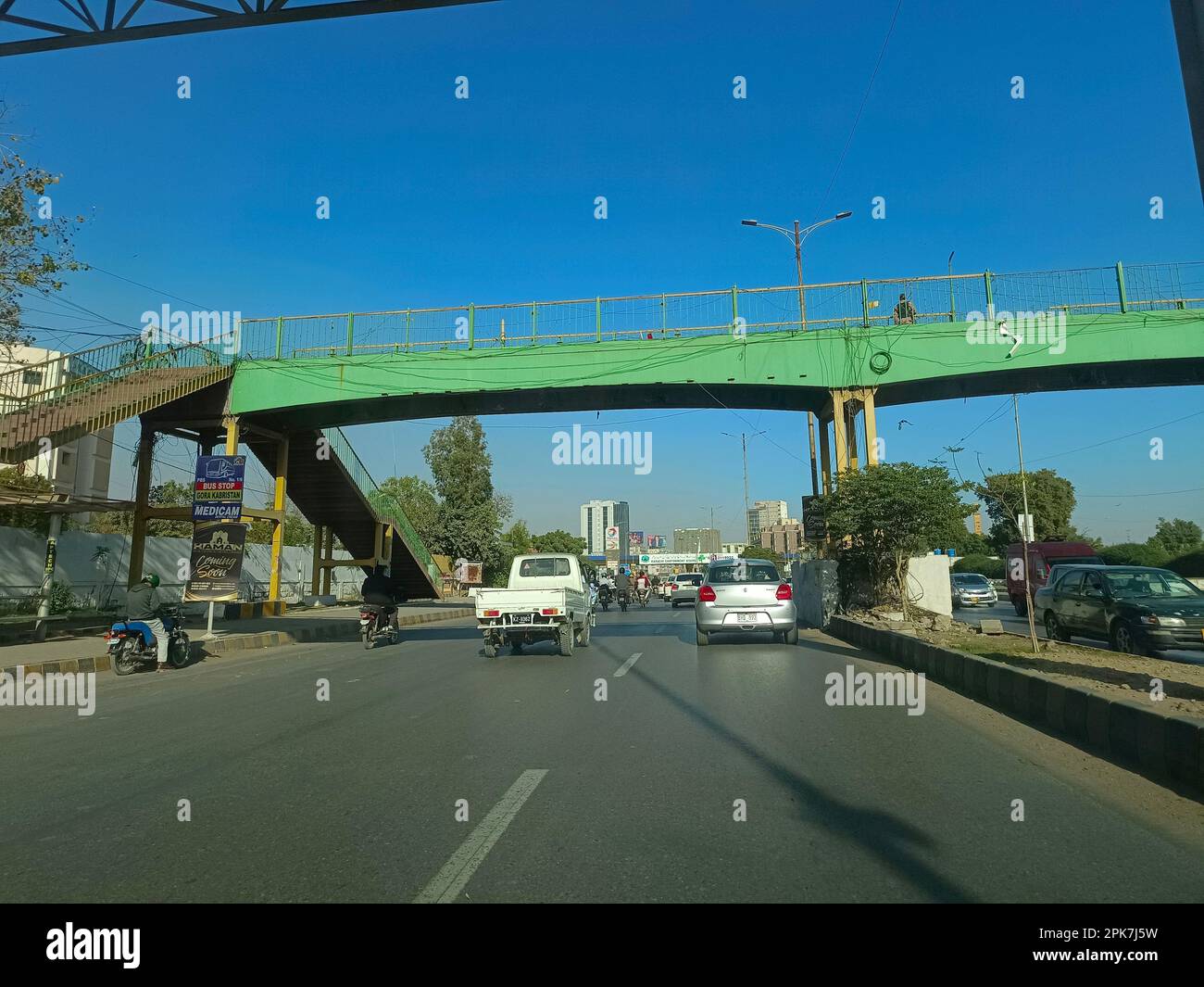Karachi roads hi-res stock photography and images - Alamy