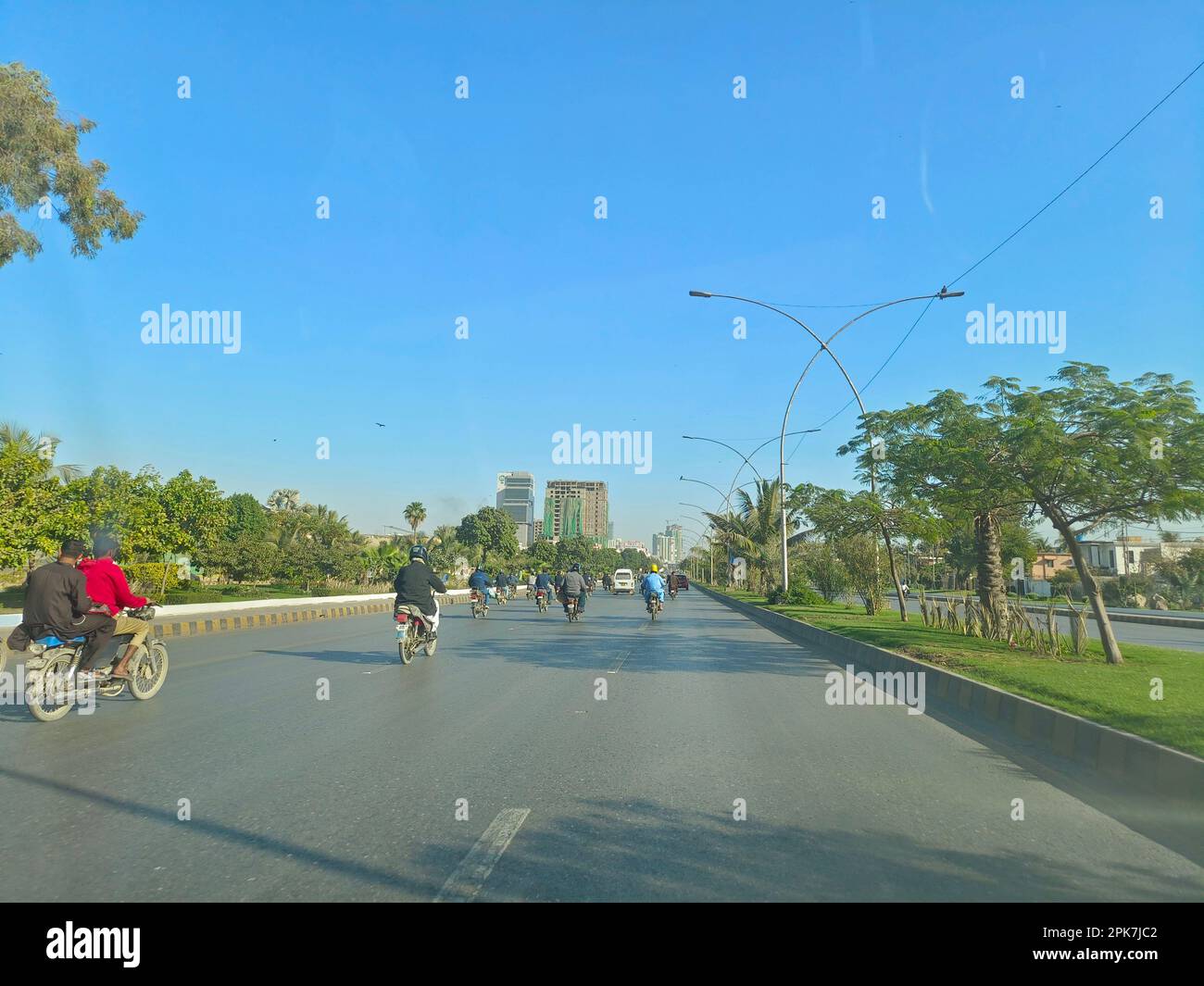 Main Korangi road Karachi traffic. Gora Qabrustan Cantt Karachi Stock ...