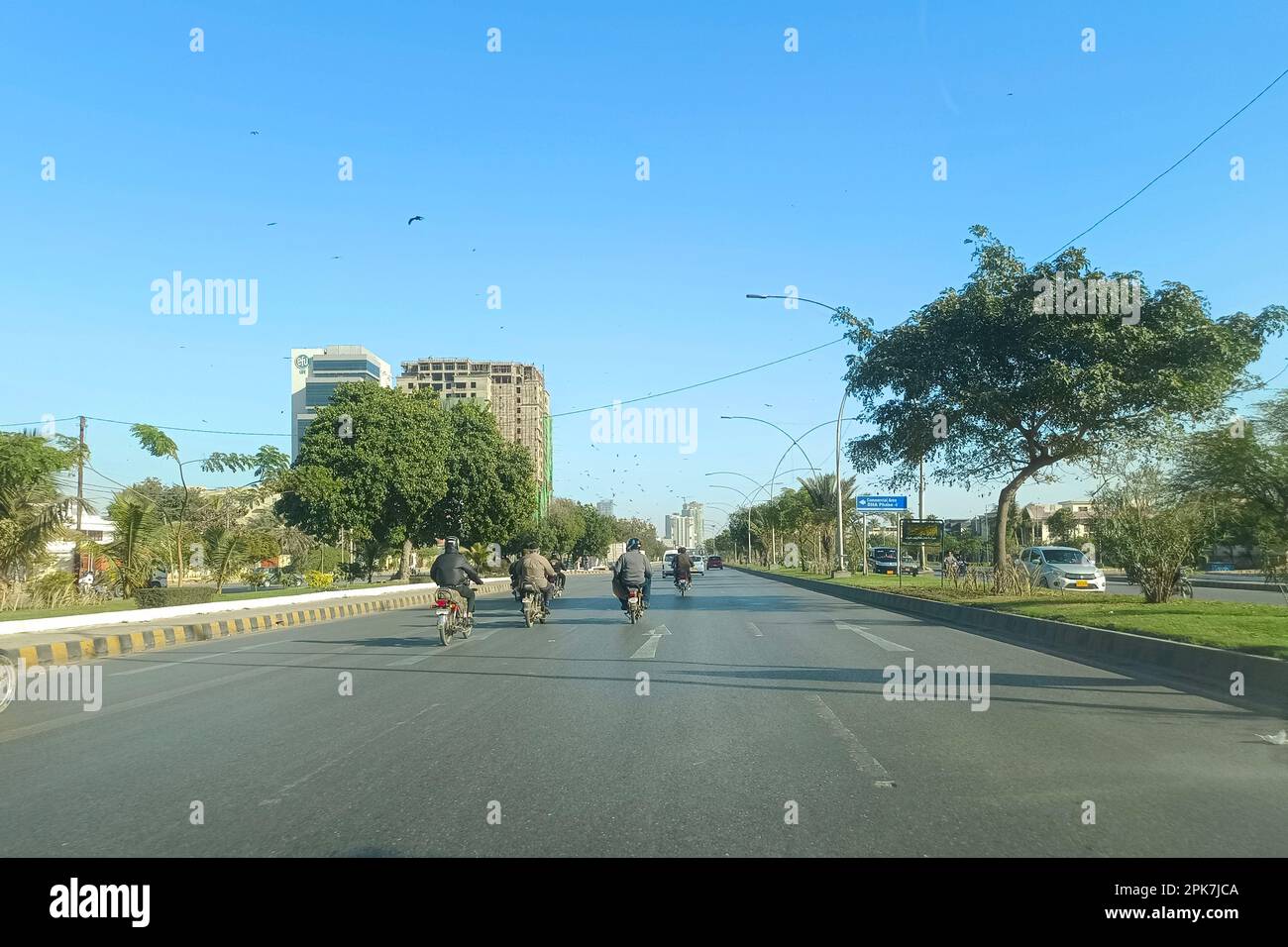 Main Korangi road Karachi traffic. Gora Qabrustan Cantt Karachi Stock ...