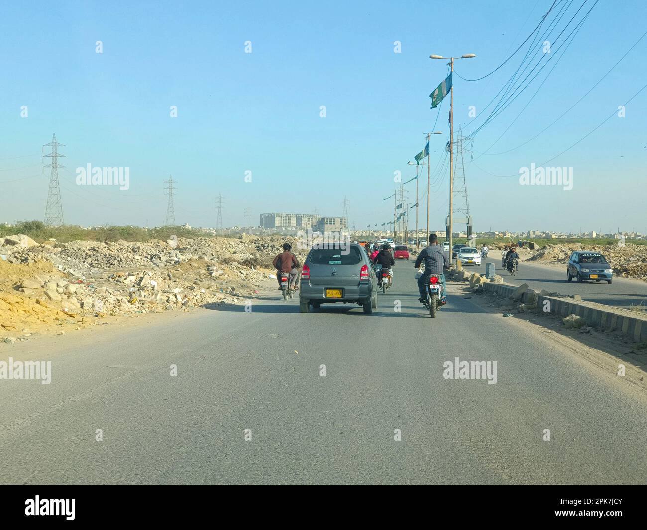 Main Korangi road Karachi traffic. Gora Qabrustan Cantt Karachi Stock ...