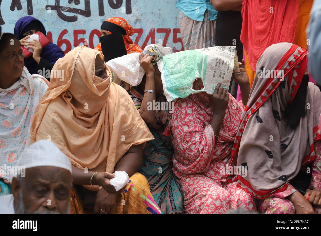 People from low-income groups wait in queues in front of the food ...