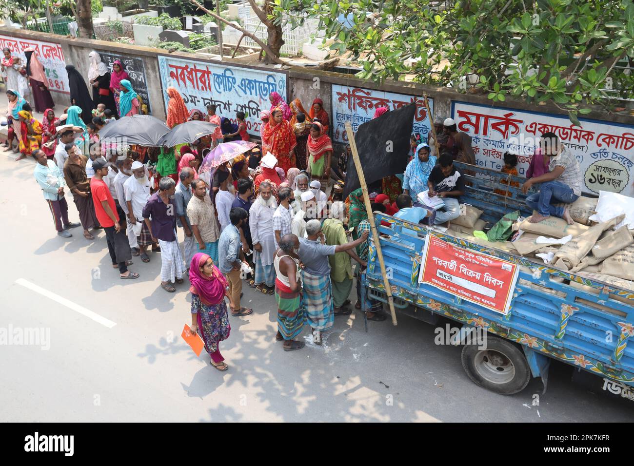 In front of the food departments oms trucks hi-res stock photography ...