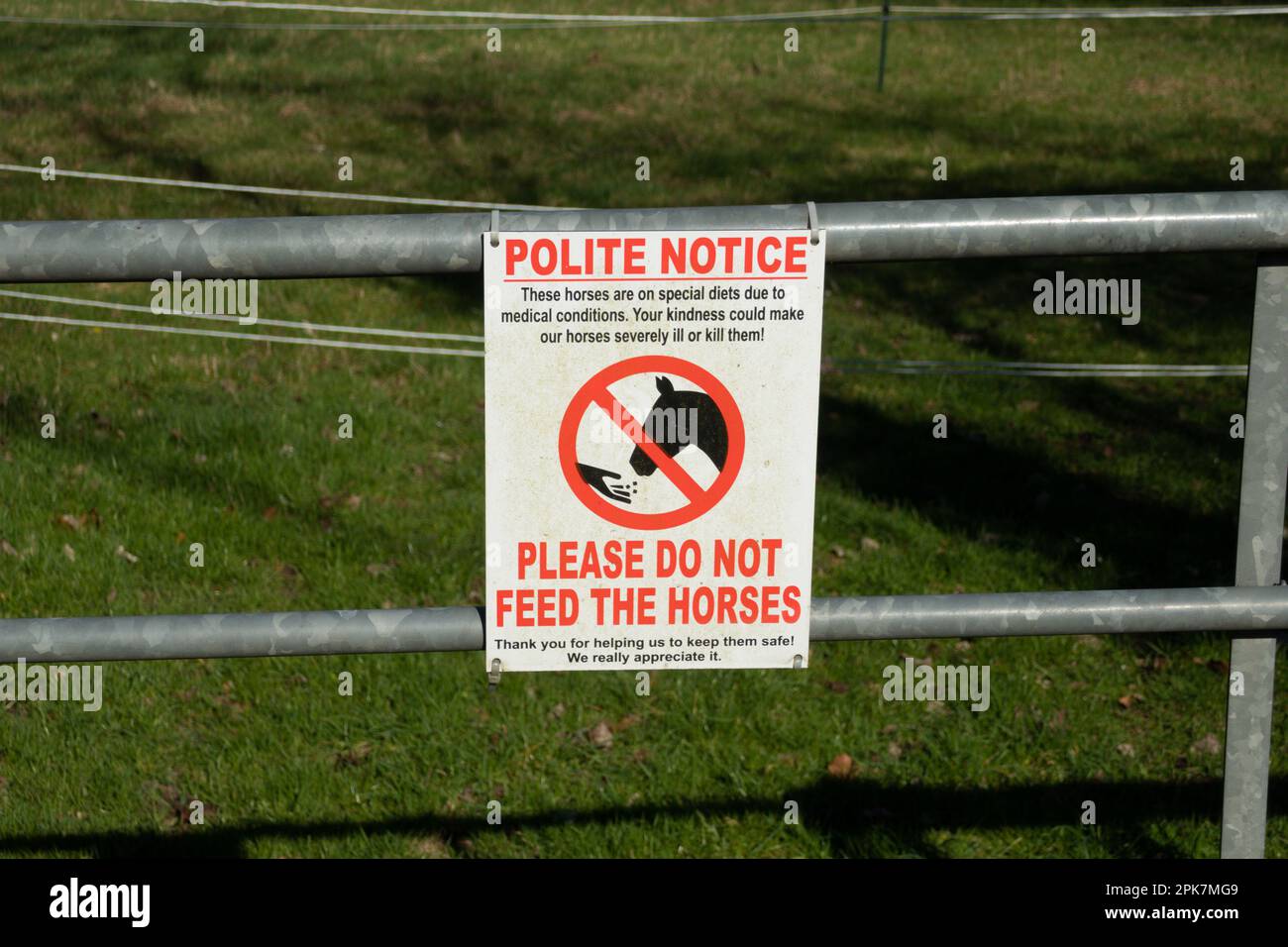 Polite Notice Please do not feed the horses, UK Stock Photo - Alamy