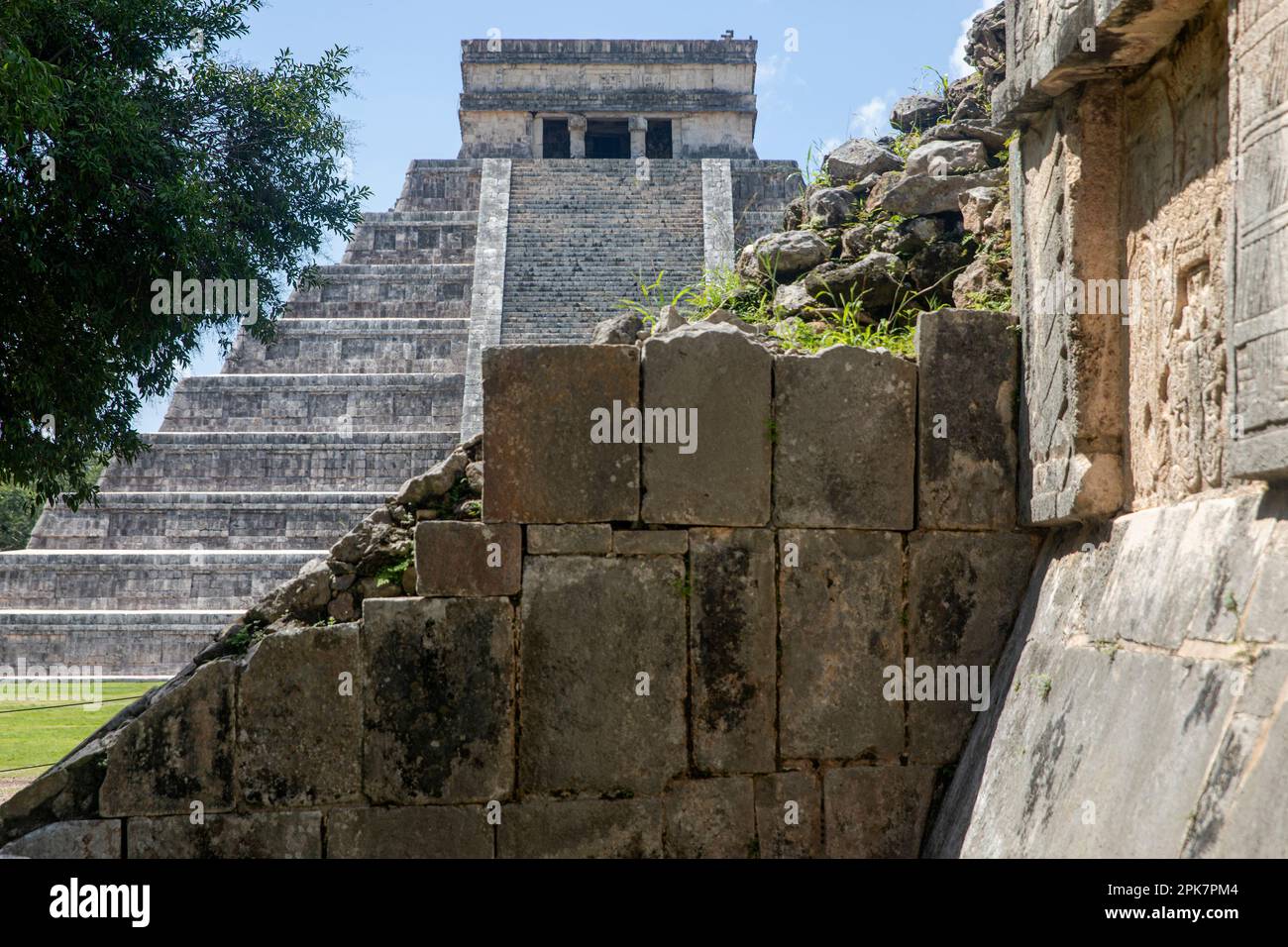 View of a Mayan ruin and the amazing Kulkulcan pyramid at Chichen Itza ...