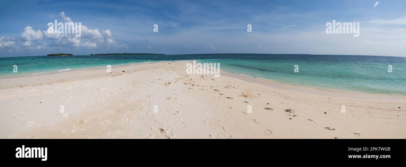 Sandbank in Menai Bay with beautiful sandy beach and lazure water ...