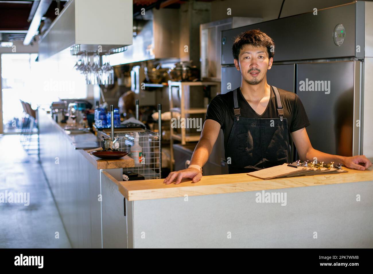 Kitchen staff hospitality hi-res stock photography and images - Alamy