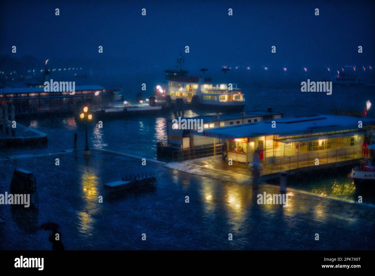 Venice ferry terminal hi-res stock photography and images - Alamy