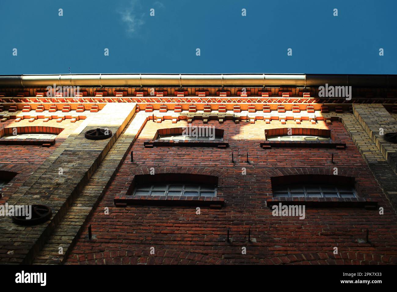 Vintage buildings upward view hi-res stock photography and images - Alamy
