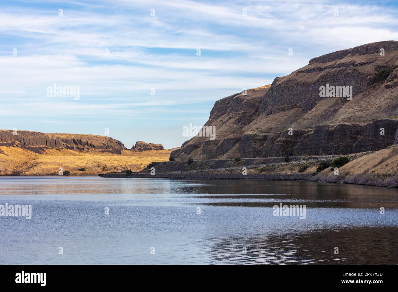 Snake River along the scablands of southeastern Washington, alongt the ...