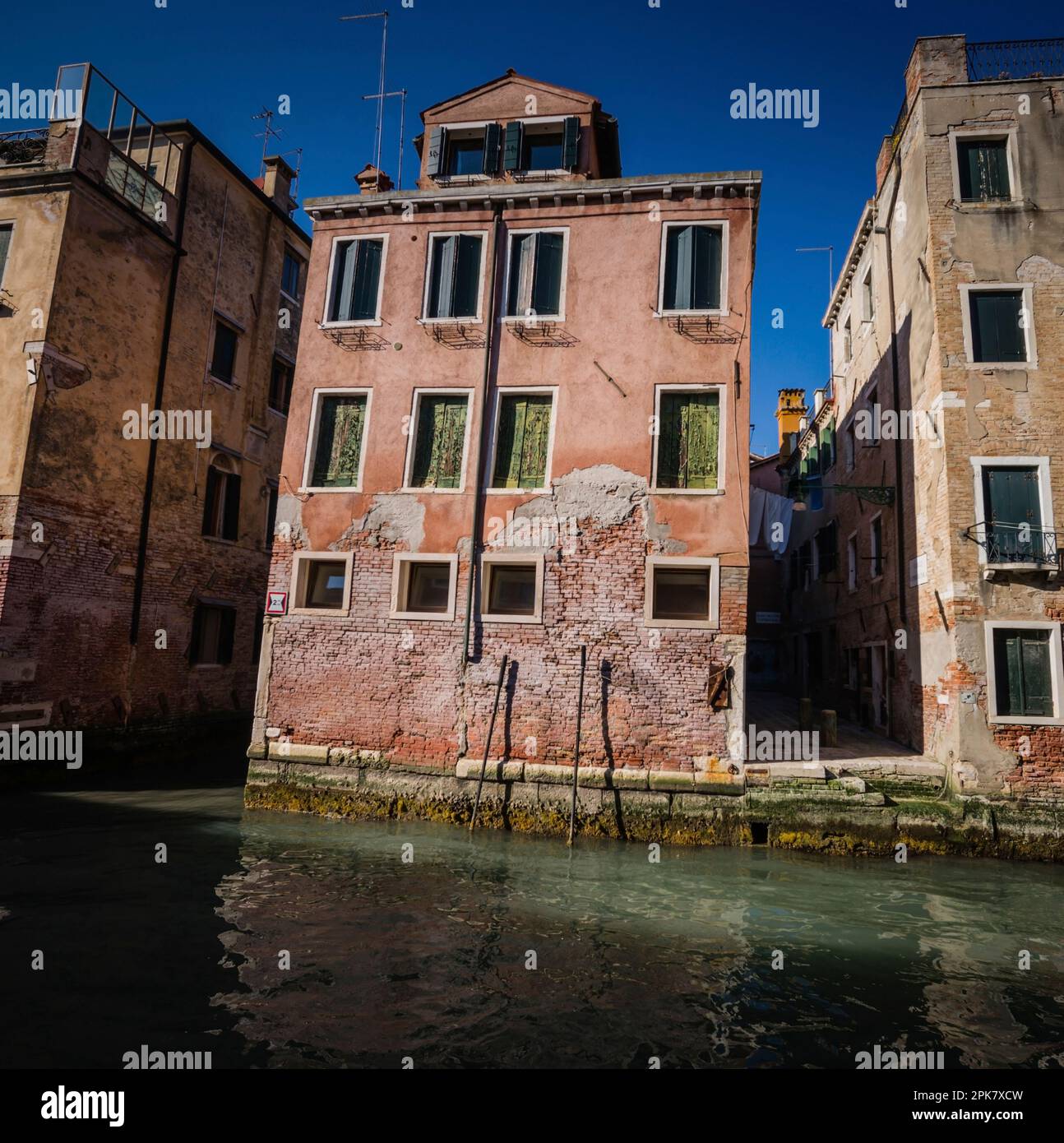 Venetian housing hi-res stock photography and images - Alamy