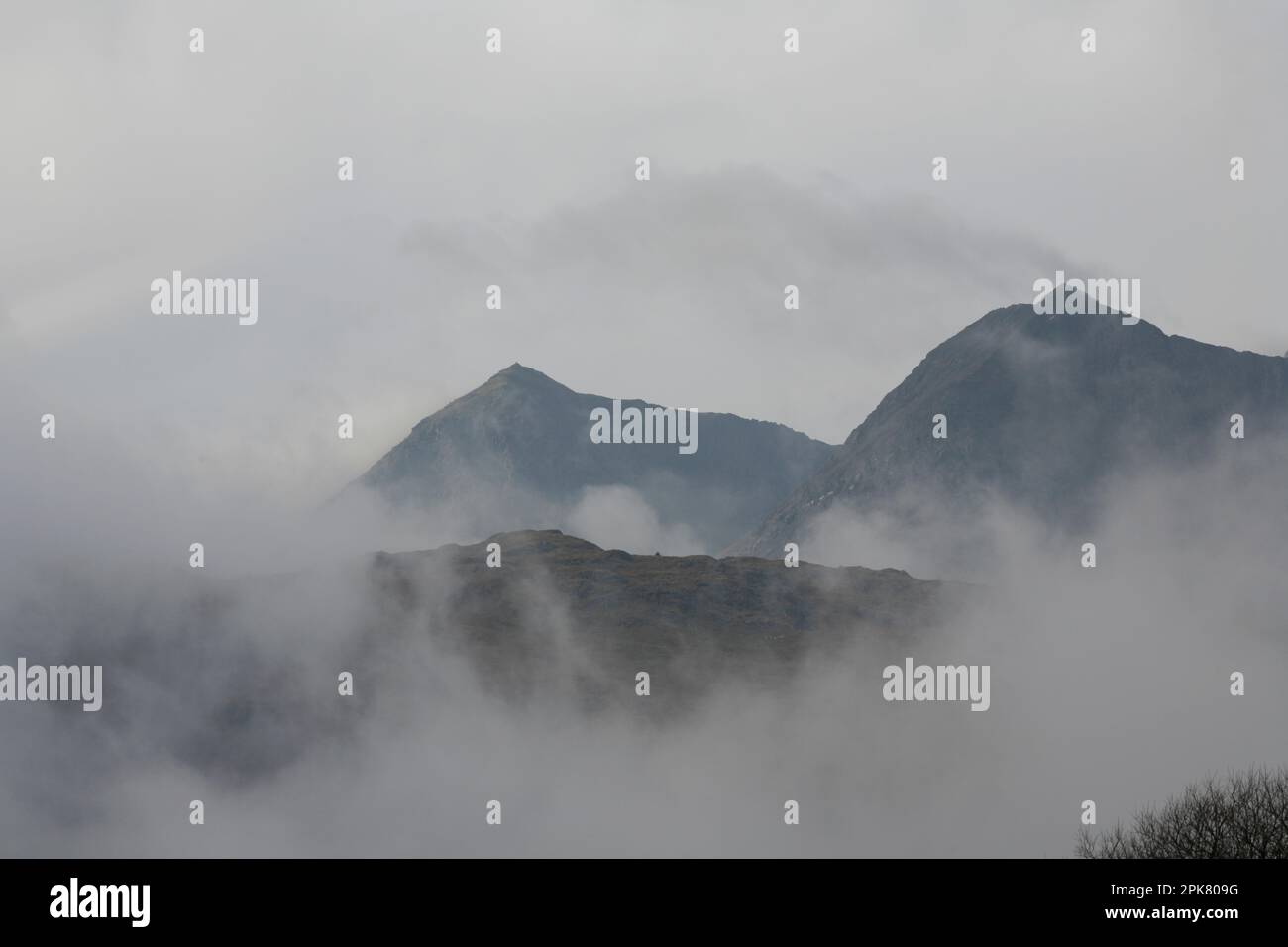 Snowdon Summit surrounded by misty clouds Stock Photo - Alamy