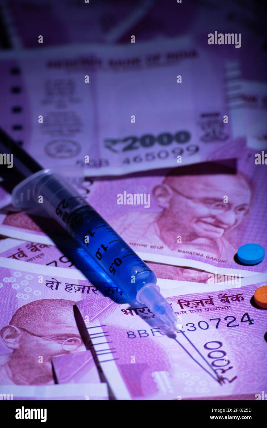 Closeup of injection with indian currency note Stock Photo - Alamy