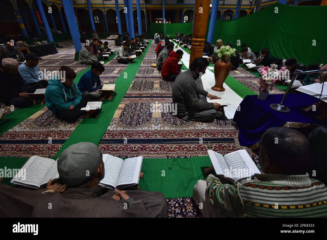 Kashmiri Shia Muslims gather to read the Holy Quran at Historic Imam ...