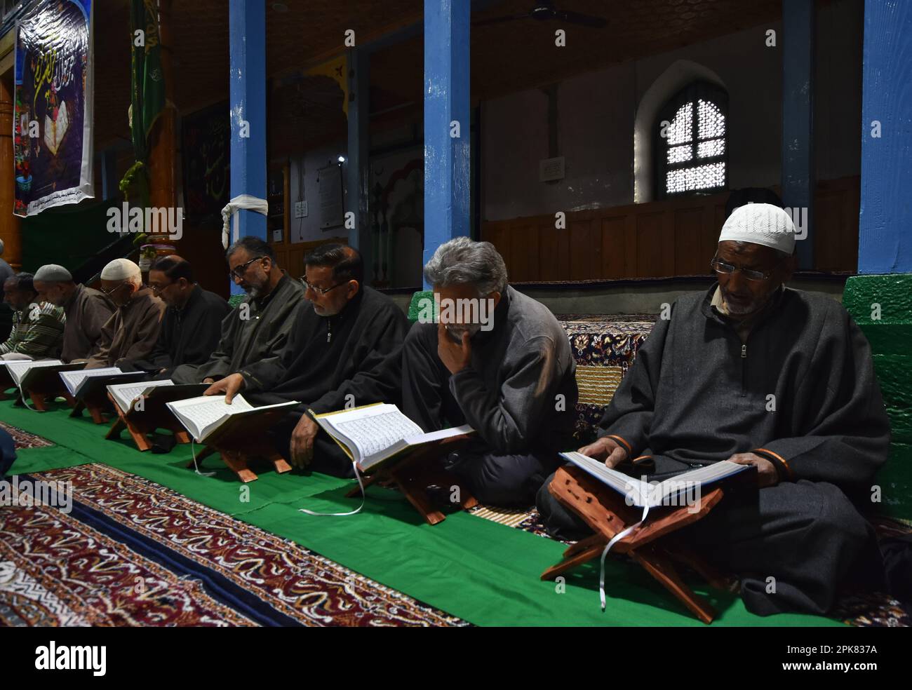 Kashmiri Shia Muslims gather to read the Holy Quran at Historic Imam ...