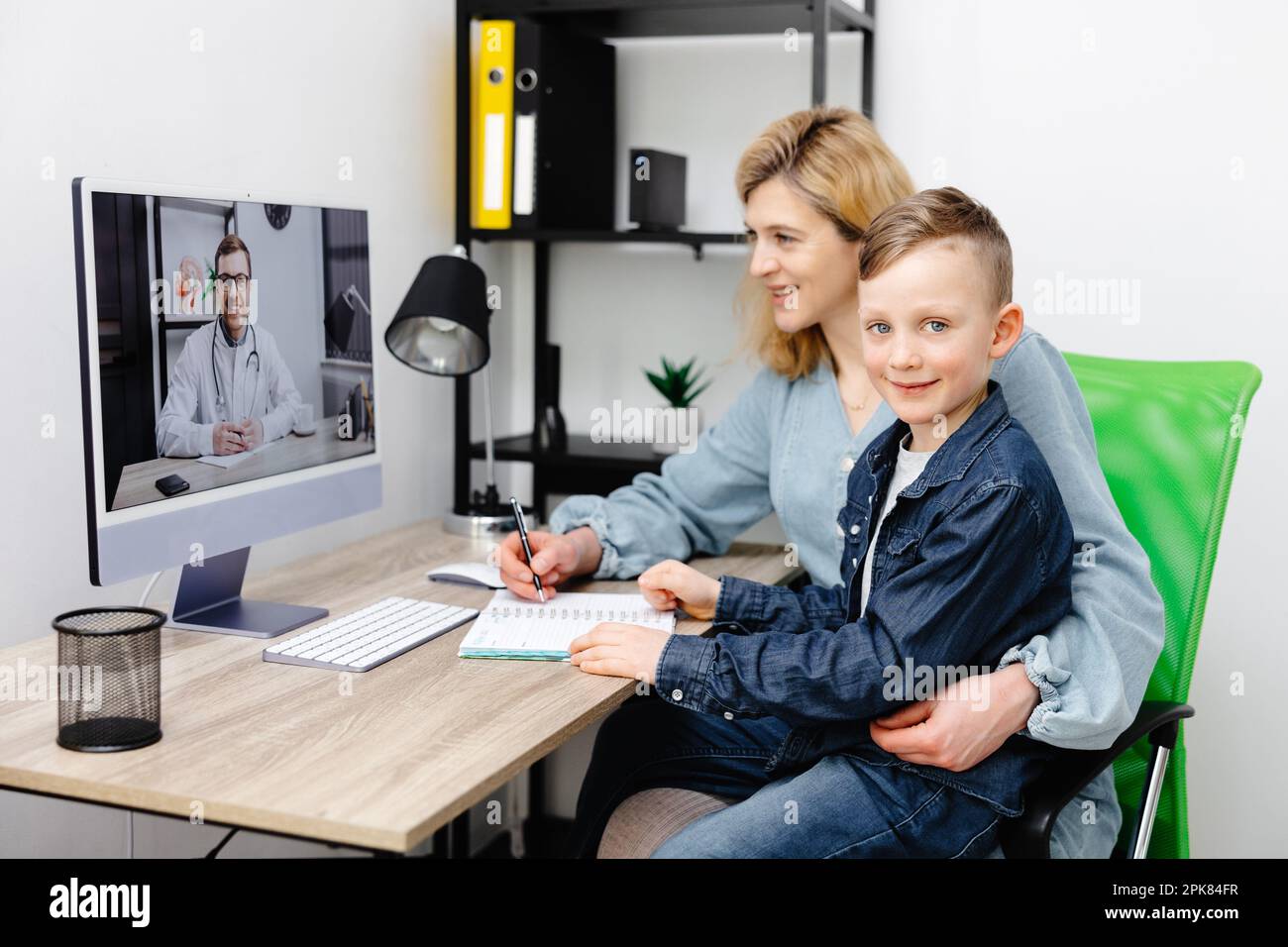 Telemedicine consultation hi-res stock photography and images - Alamy