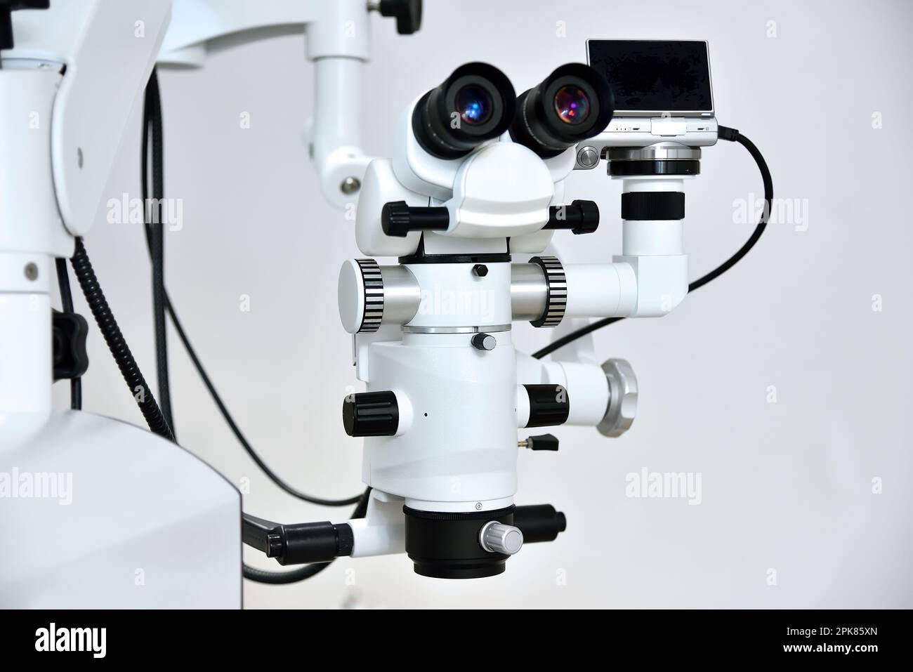 dentist microscope with foto camera for a teeth Stock Photo - Alamy