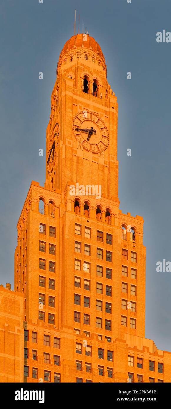 Brooklyn landmark Williamsburgh (with an H!) Savings Bank Tower glows ...