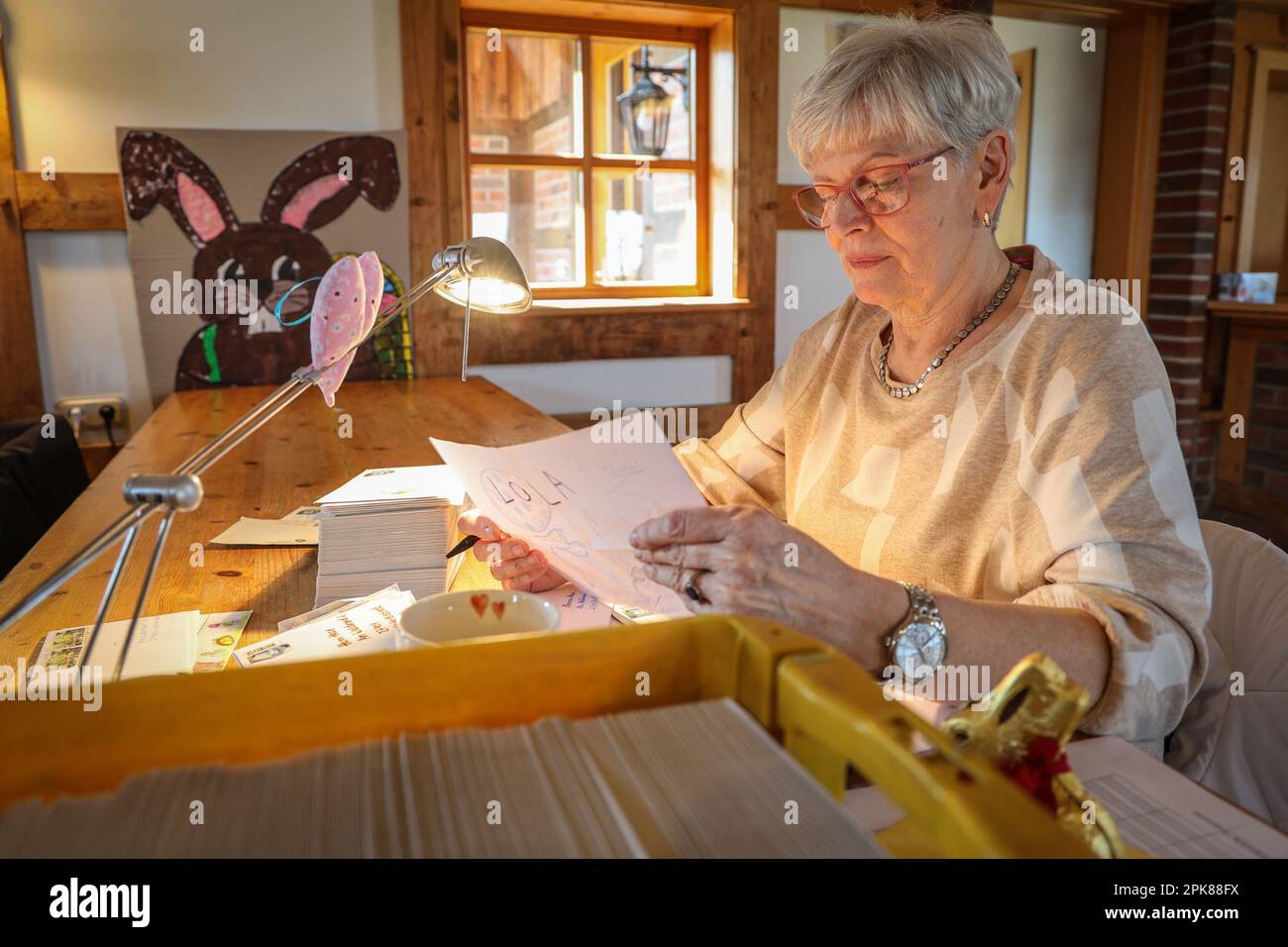 Ostereistedt, Germany. 06th Apr, 2023. Anneliese Fandrei answers a ...