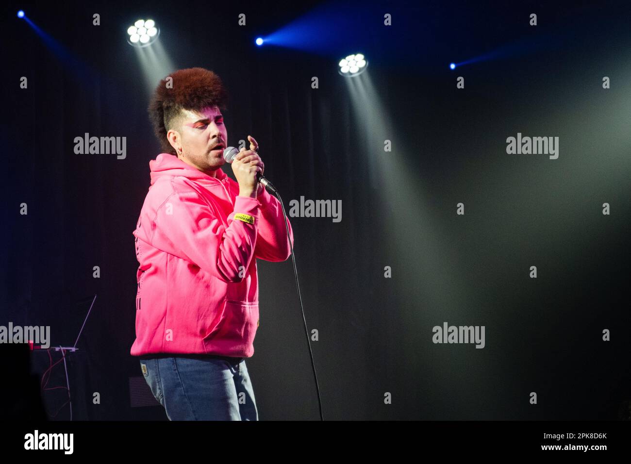 Spanish artist and singer Alan Neil playing live at La Nau Club in ...