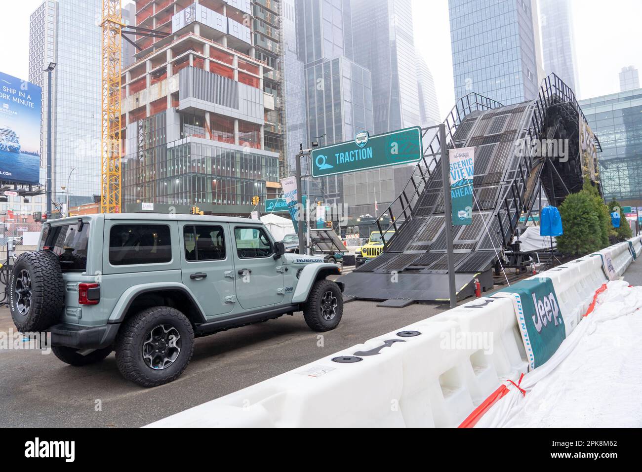 Jeep obstacle course hi-res stock photography and images - Alamy