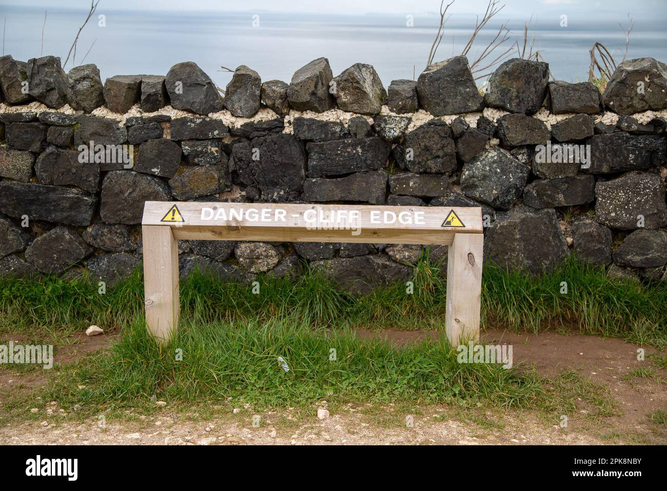 Danger Cliff Edge warning sign Stock Photo - Alamy