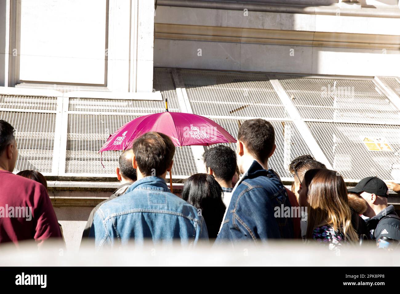London tour guide umbrella hi-res stock photography and images - Alamy