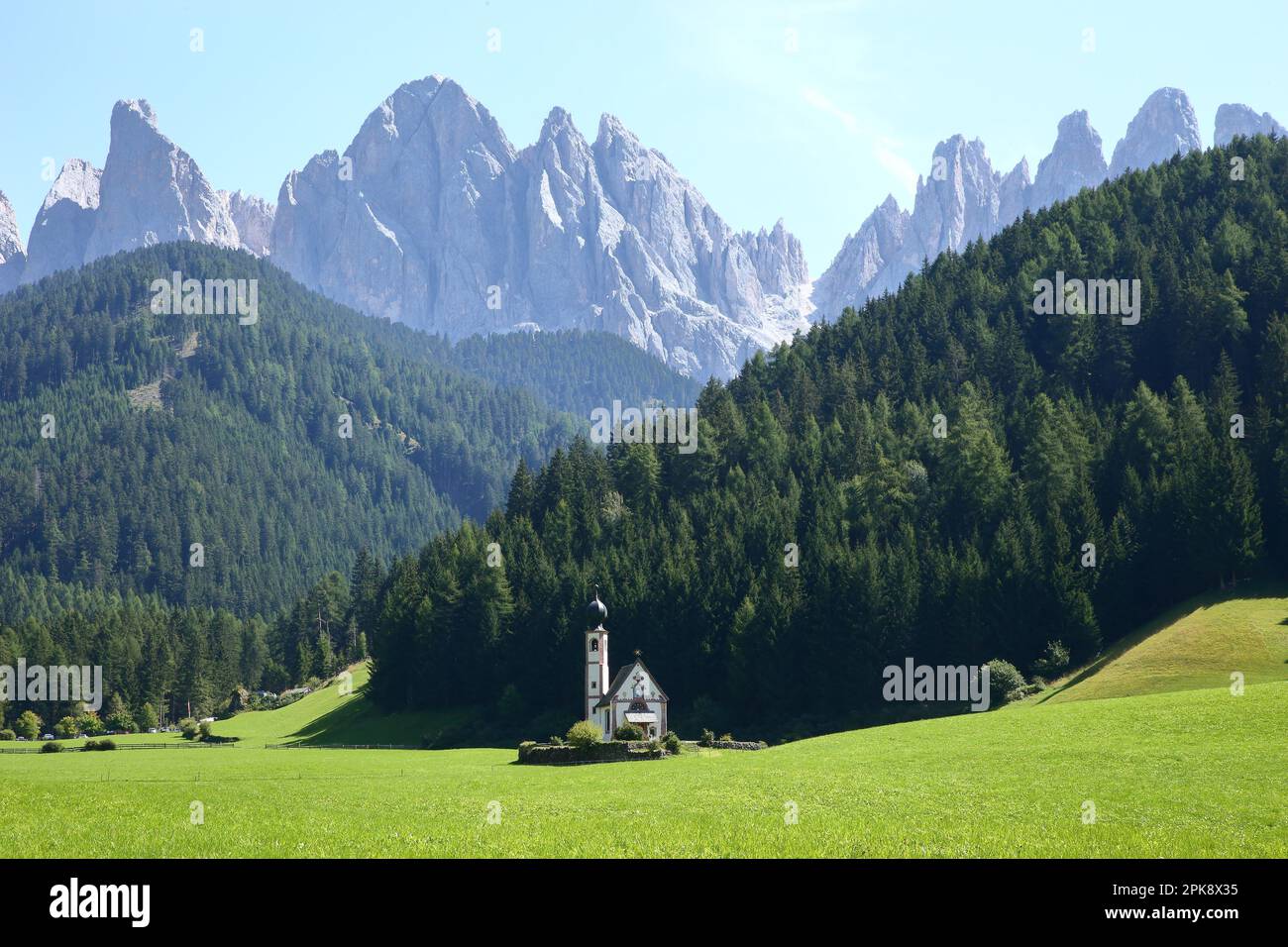 Val di Funes Alto Adige Italia , chiesa di San Giovanni in Ranui Stock ...