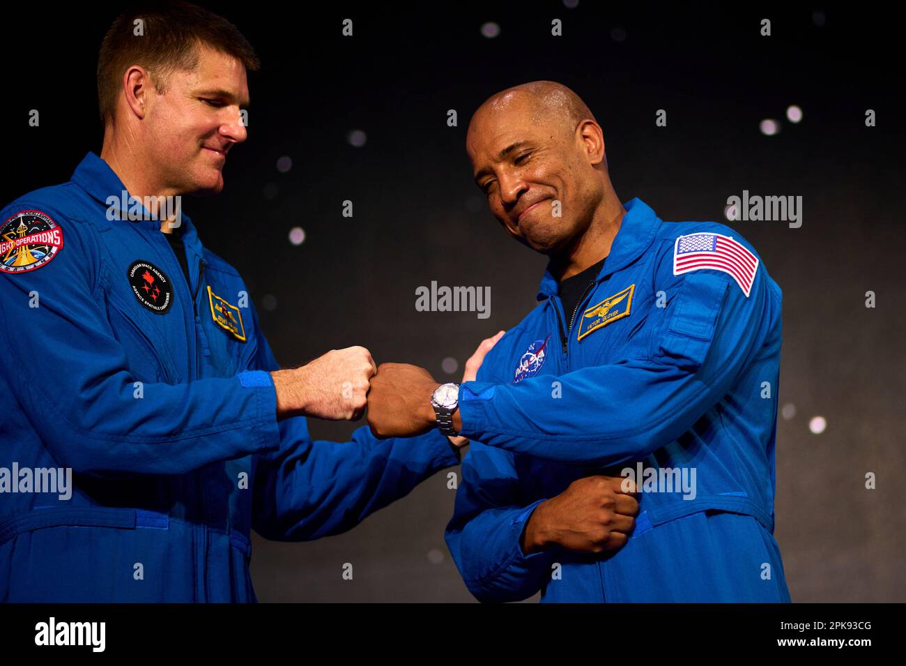 Astronaut Artemis II crew members, Jeremy Hansen and Victor Glover ...