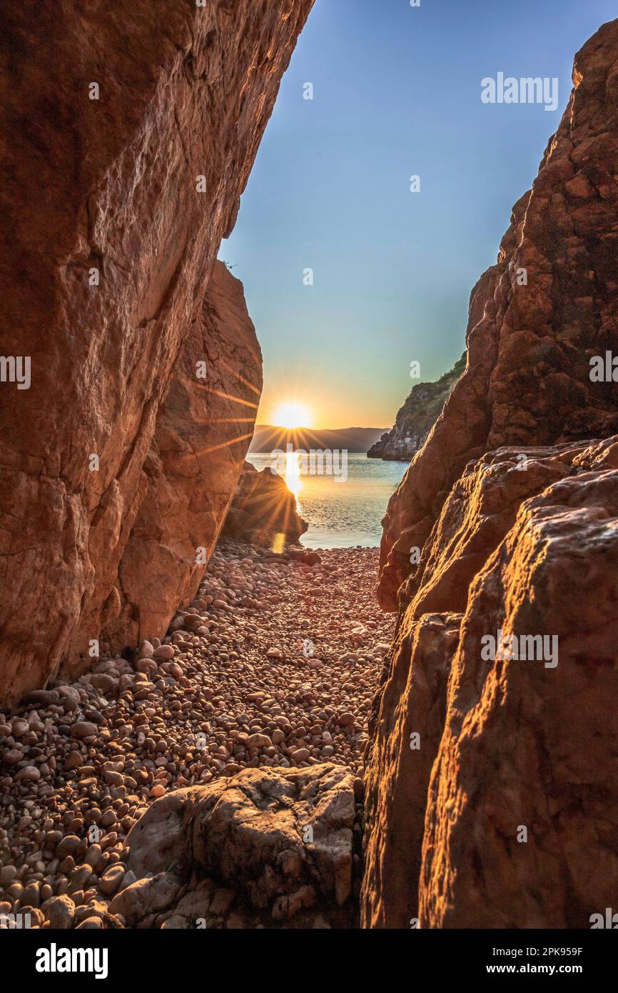 Beautiful sunset waterscape small hi-res stock photography and images ...