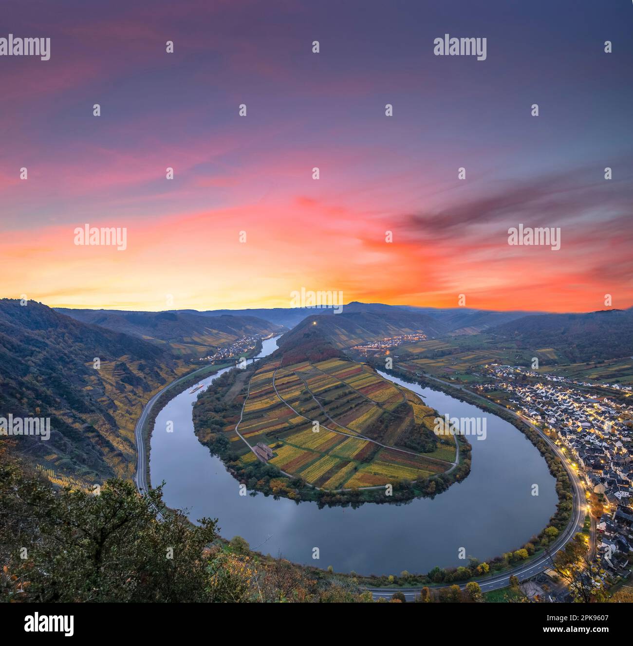 Morning light over vineyard hi-res stock photography and images - Alamy