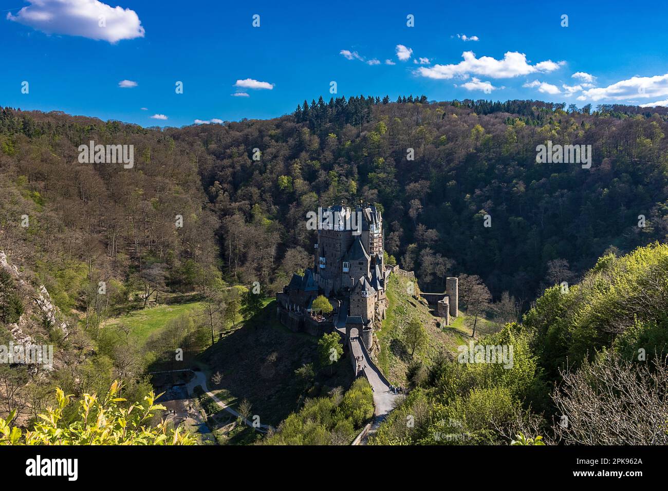 Eltz castle in the daytime, famous German castle from 500 DM bill ...