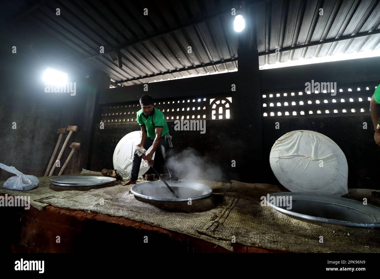 Bakers prepare Iftar fast-breaking meal for Muslim devotees during the ...