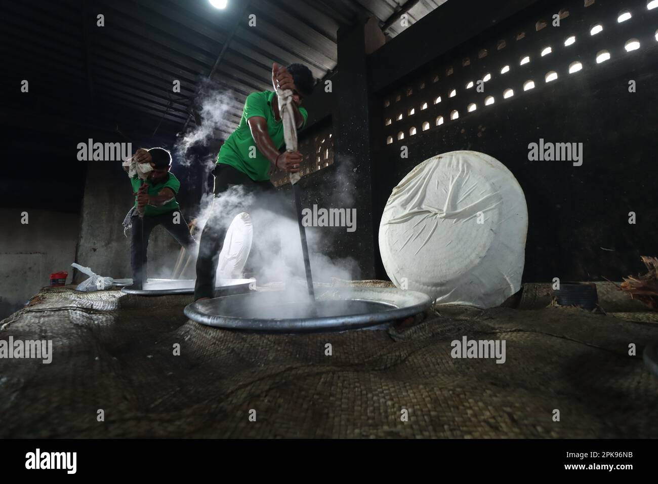 Bakers prepare Iftar fast-breaking meal for Muslim devotees during the ...